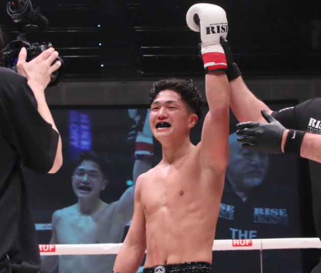 【RISE】山科直史が逆転KO勝利、近藤大晟は失神・担架送りに - eFight【イーファイト】格闘技情報を毎日配信！