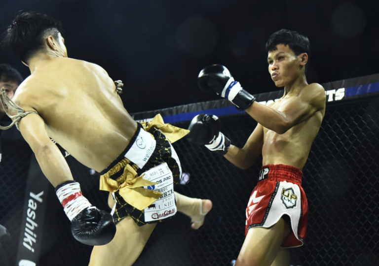 【TOP BRIGHTS】石井一成がバックスピンキックで“鮮烈KO”勝ち、ムエタイ強豪の脇腹にグサリ！ - eFight【イーファイト】格闘技情報を毎日配信！