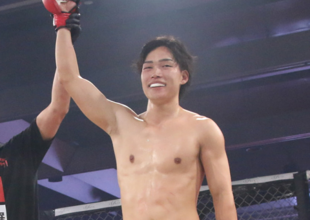 【BreakingDown】“1000万円契約”細川一颯、”地下格レジェンド”大島渓太郎にダウンを奪って完勝 - eFight【イーファイト】格闘技情報を毎日配信！