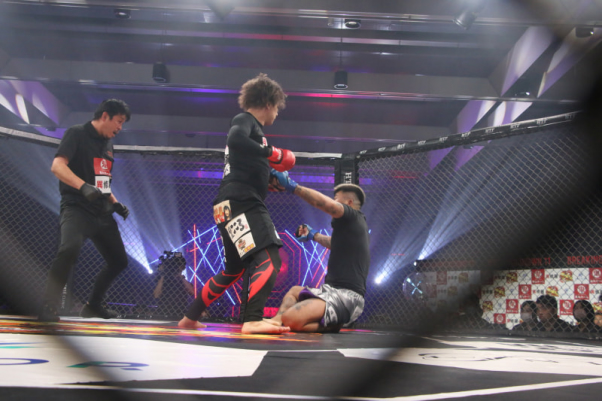 【BreakingDown】“歌舞伎町最強ホスト”舞杞維沙耶、圧巻の逆転KO勝利！新潟喧嘩自慢を返り討ちに - eFight【イーファイト】格闘技情報を毎日配信！