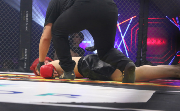 【BreakingDown】“空手家”よしきまる、戦慄の“上段蹴り”で失神KO勝利！“RISE戦士”大威が轟沈 - eFight【イーファイト】格闘技情報を毎日配信！