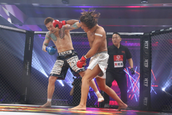 【BreakingDown】”地下格300戦”の前田島純が鮮烈KO勝利！強打の井上力斗を退ける - eFight【イーファイト】格闘技情報を毎日配信！