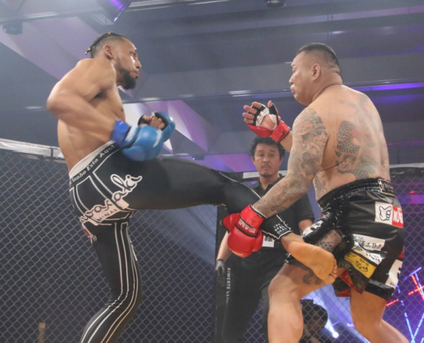 【BreakingDown】大宮・大将レオン、ダウン奪うも肩脱臼TKO負け！大阪優勝も、爆音那智は再戦要求 - eFight【イーファイト】格闘技情報を毎日配信！