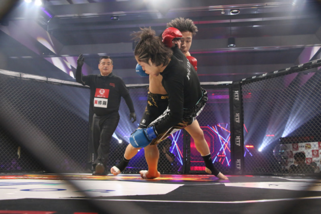 【BreakingDown】“悪童”レオが失神した相手に中指立てる！溝口COOの怒りにレオは… - eFight【イーファイト】格闘技情報を毎日配信！