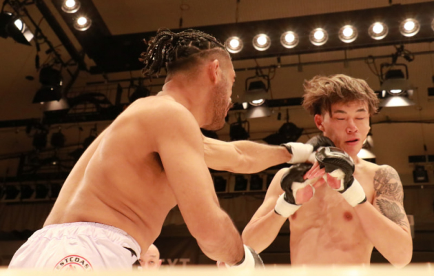 【SB】手塚翔太、豪快パンチ連打で米MMAファイターを初回KO！ - eFight【イーファイト】格闘技情報を毎日配信！