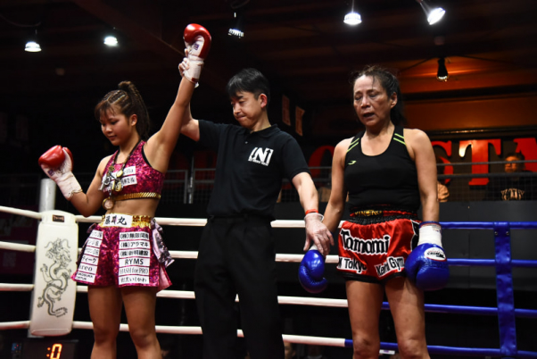 【Aリーグ】“キック界の浜崎あゆみ”AYUMI、元女子プロレスラーとの激闘を制す - eFight【イーファイト】格闘技情報を毎日配信！