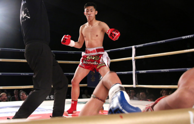 【LEGEND】シンイチが初回KO勝利！左フック一撃でムエタイ強豪ペットウボンを撃破 - eFight【イーファイト】格闘技情報を毎日配信！