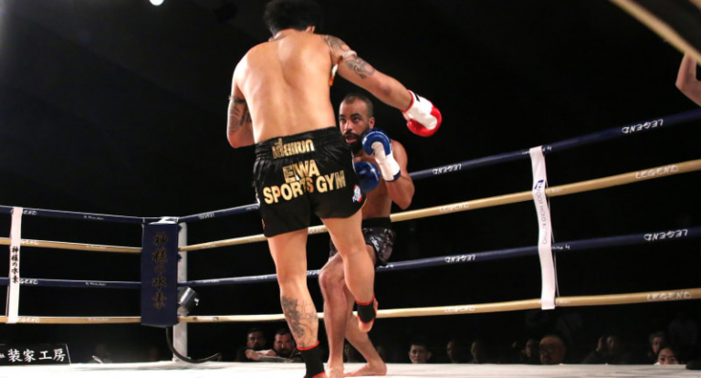 【LEGEND】強すぎるパコーン、強烈カーフキックでアリをKO！セコンドからタオル投入の結末に - eFight【イーファイト】格闘技情報を毎日配信！