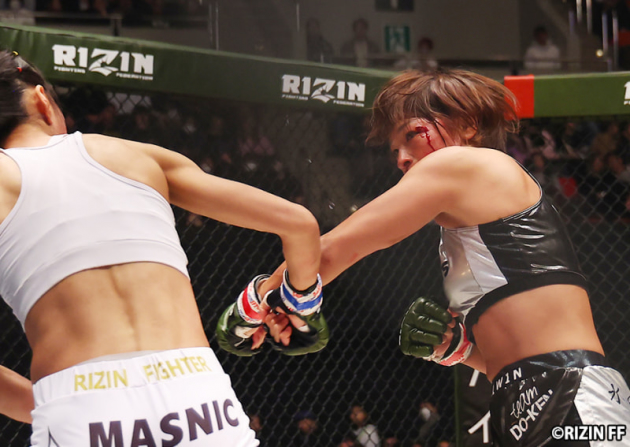 【RIZIN】RENA、顔面流血も復帰戦で勝利！韓国ユリとの“打撃戦”を制す＝試合結果 - eFight【イーファイト】格闘技情報を毎日配信！