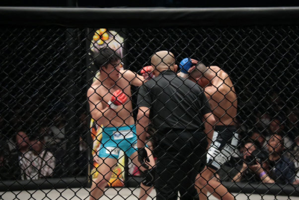 【パンクラス】元キックボクサー濱田巧、突き刺す前蹴りで悶絶KO！山崎聖哉を撃破し4連勝 - eFight【イーファイト】格闘技情報を毎日配信！