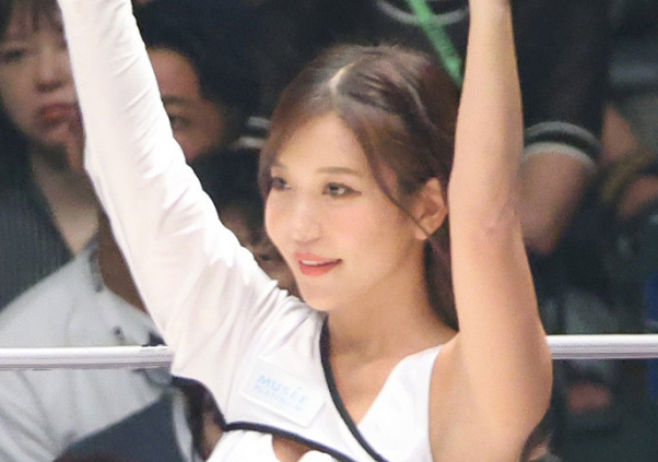 人気RIZINガールCOCO、スッピン＆白ビキニでサウナ汗！挑戦的なフォトブックに海外からも興奮 - eFight【イーファイト】格闘技情報を毎日配信！