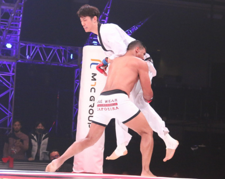 【巌流島】2mテコンドー王者・江畑秀範、140kgのスペイン怪力王と対決！ - eFight【イーファイト】格闘技情報を毎日配信！