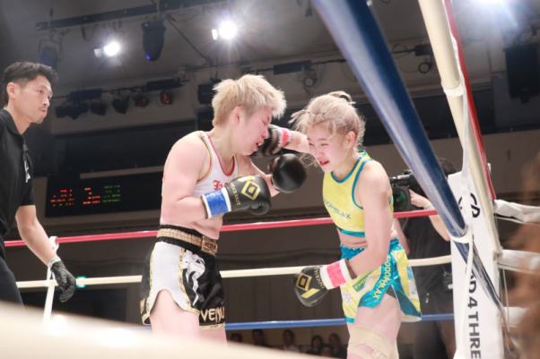 【KNOCK OUT】Kihoが初参戦で3年ぶり勝利、最後は激しい打ち合い - eFight【イーファイト】格闘技情報を毎日配信！