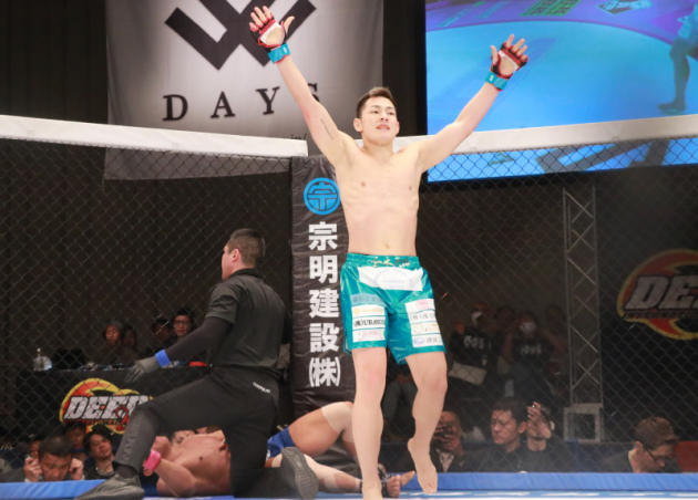 【DEEP】倉本大悟、北岡悟を“ボディヒザ蹴り”で悶絶KO！5連勝でRIZIN参戦アピール - eFight【イーファイト】格闘技情報を毎日配信！