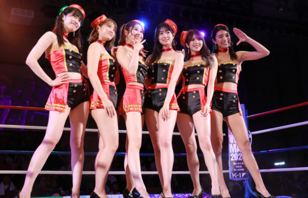 “K-1グループ初”16歳JKラウンドガール、初体験のKrushで妹と大興奮 - eFight【イーファイト】格闘技情報を毎日配信！