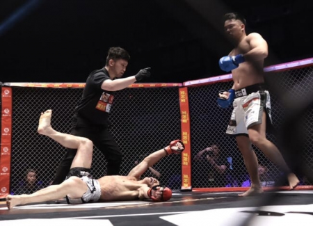 【BD】元ボクシング王者・山本隆寛、豪腕フックで衝撃KO！ダウンの秀虎は両足が痙攣 - eFight【イーファイト】格闘技情報を毎日配信！