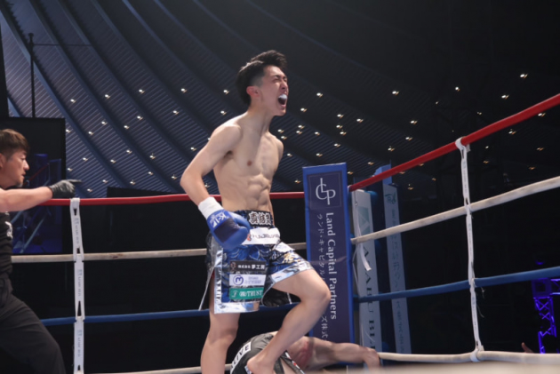 【K-1】上野奏貴、上垣内一成に飛び膝蹴りでKO勝利 - eFight【イーファイト】格闘技情報を毎日配信！