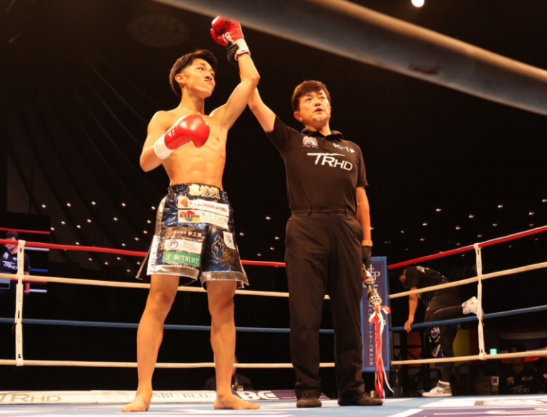 【K-1】上野奏貴、1R KO勝利！左フックで武蔵を撃破 - eFight【イーファイト】格闘技情報を毎日配信！