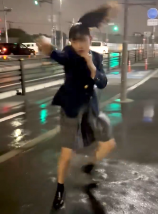 JKキックボクサー辻井和花、学生服スカート姿のシャドーが海外でも人気！フォロワー47万人超えで英語スピーチも - eFight【イーファイト】格闘技情報を毎日配信！