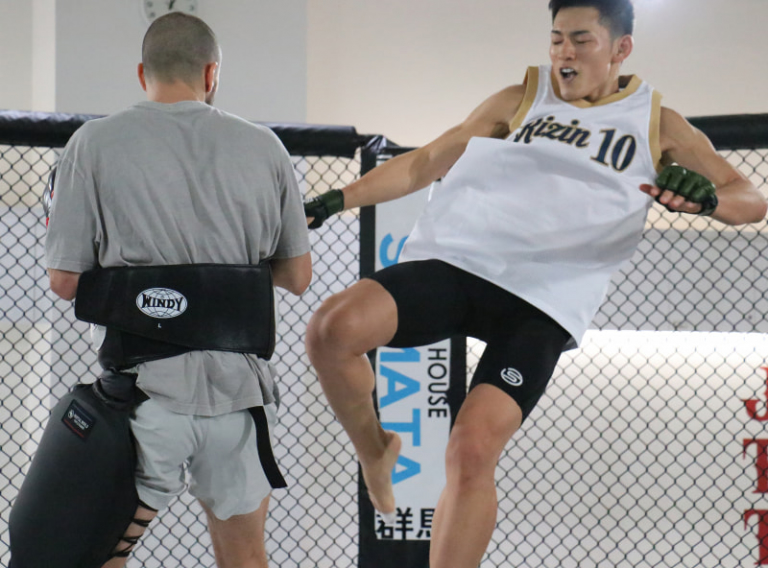 【RIZIN】ブレダウ出身で“DEEP連勝中の”倉本大悟、ミット打ちで倒れた相手にサッカーボールキック！「新しい風を吹かせたい」 - eFight【イーファイト】格闘技情報を毎日配信！