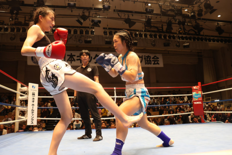 “美脚JD戦士”辻井和奏が初V戦「ベルトは絶対に渡さない」相手も17歳の長身ファイター＝1.26スックワンキントーン - eFight【イーファイト】格闘技情報を毎日配信！