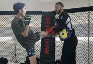 JTTコーチ・エリーが退職し帰国へ、朝倉海の打撃トレーナー「僕と日本のためありがとう」（海） - eFight【イーファイト】格闘技情報を毎日配信！