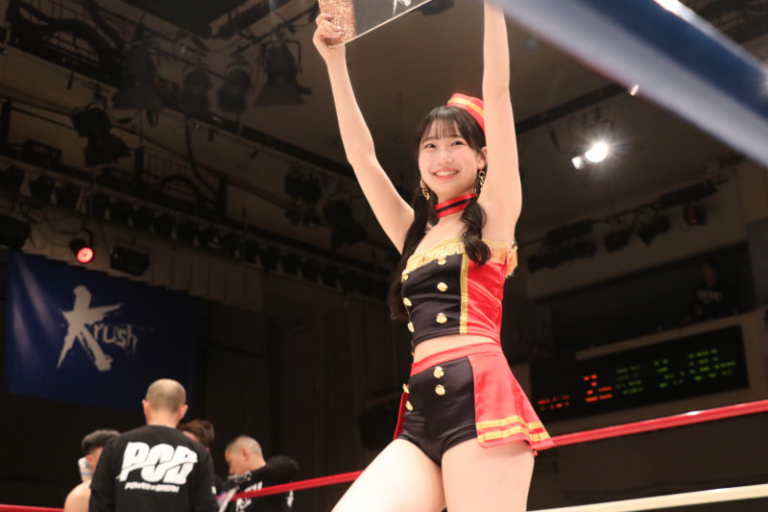 17歳JKラウンドガール、「最後の日」もキュートなヒップとミニ衣装で魅了！ファン詰めかけ別れ惜しむ - eFight【イーファイト】格闘技情報を毎日配信！