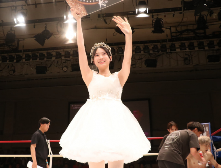 17歳JKラウンドガール、”今年初”グラビアにファン「奇跡の一枚だ」 - eFight【イーファイト】格闘技情報を毎日配信！