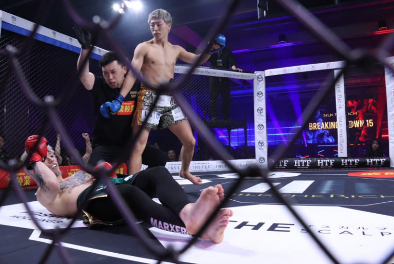 【BD】冨澤大智、ジョリーを”秒殺”KO勝利！顔面ヒザ蹴り一撃、担架送りに - eFight【イーファイト】格闘技情報を毎日配信！