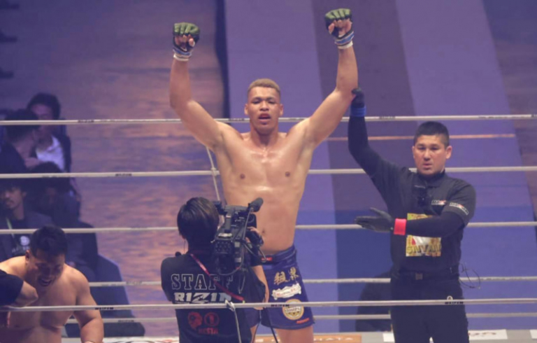 【RIZIN】逆転TKO勝ちのエドポロキング、ヘビー級T参戦の可能性は？榊原代表の評価 - eFight【イーファイト】格闘技情報を毎日配信！