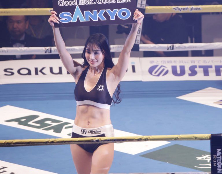 「割れた腹筋＆むっちりボディ」井岡戦ラウンドガールは”格闘技エクササイズ”のインストラクターだった - eFight【イーファイト】格闘技情報を毎日配信！