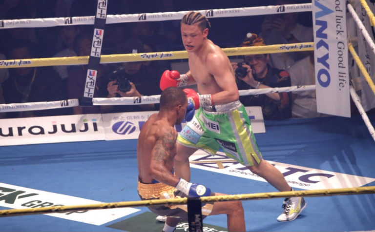 堤駿斗、2度ダウンを奪うKO勝利！相手は背を向け足はガクガク「WBA王者でも今なら勝てる」 - eFight【イーファイト】格闘技情報を毎日配信！