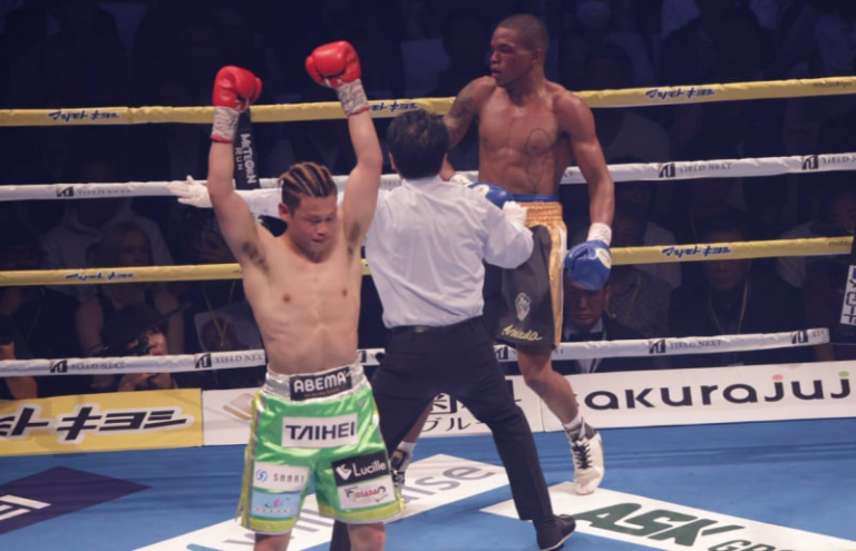 堤駿斗、2度ダウンを奪うKO勝利！相手は背を向け足はガクガク「WBA王者でも今なら勝てる」 - eFight【イーファイト】格闘技情報を毎日配信！