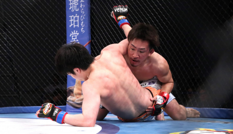 【DEEP】安永吏成が連敗脱出、JTT竹見浩史郎に総合力で上回る - eFight【イーファイト】格闘技情報を毎日配信！