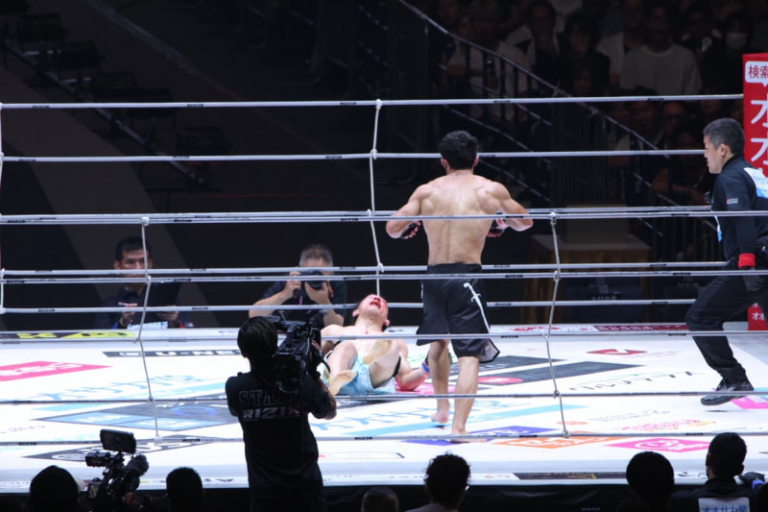 【超RIZIN】征矢貴がアグレッシブファイトも衝撃KO負け、ロシア無敗戦士の剛腕フックに撃沈 - eFight【イーファイト】格闘技情報を毎日配信！