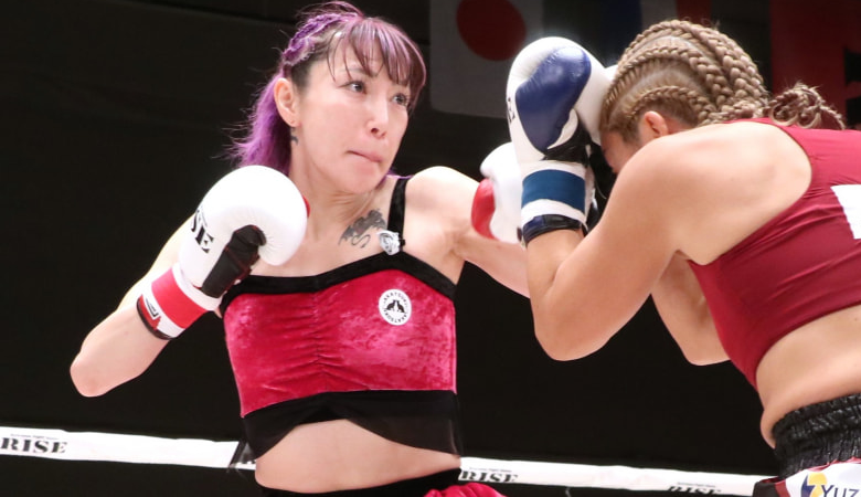 元“最強キャバ嬢”キックボクサー、“頭突き”で相手が血まみれに！事故か故意か話題に＝RISE - eFight【イーファイト】格闘技情報を毎日配信！
