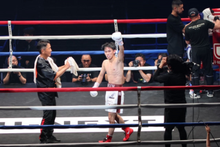 【ボクシング】23歳・高見亨介、KO勝利で世界王者に！パワフルな右で倒しレフェリーストップ、“複数階級制覇”への野望も＝試合結果・速報 - eFight【イーファイト】格闘技情報を毎日配信！