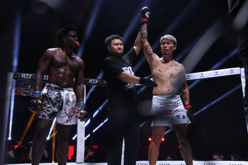 【BD】シモミシュラン、“ロー地獄”で圧勝！MMAヘビー級戦士の動きを止める - eFight【イーファイト】格闘技情報を毎日配信！