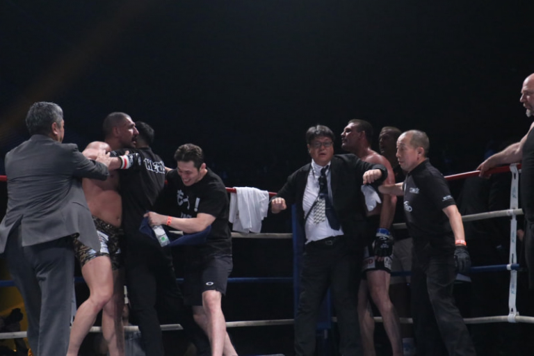 【K-1】18年ぶり復活の「HERO’S」初戦は両者反則で中断！不満のカリミアンが相手陣営とあわや乱闘 - eFight【イーファイト】格闘技情報を毎日配信！