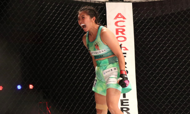 【DEEP JEWELS】“空手世界女王”月井隼南、衝撃TKO勝ち！SAAYAを35秒殺で因縁リマッチに決着 - eFight【イーファイト】格闘技情報を毎日配信！