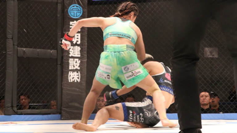 【DEEP JEWELS】“空手世界女王”月井隼南、衝撃TKO勝ち！SAAYAを35秒殺で因縁リマッチに決着 - eFight【イーファイト】格闘技情報を毎日配信！