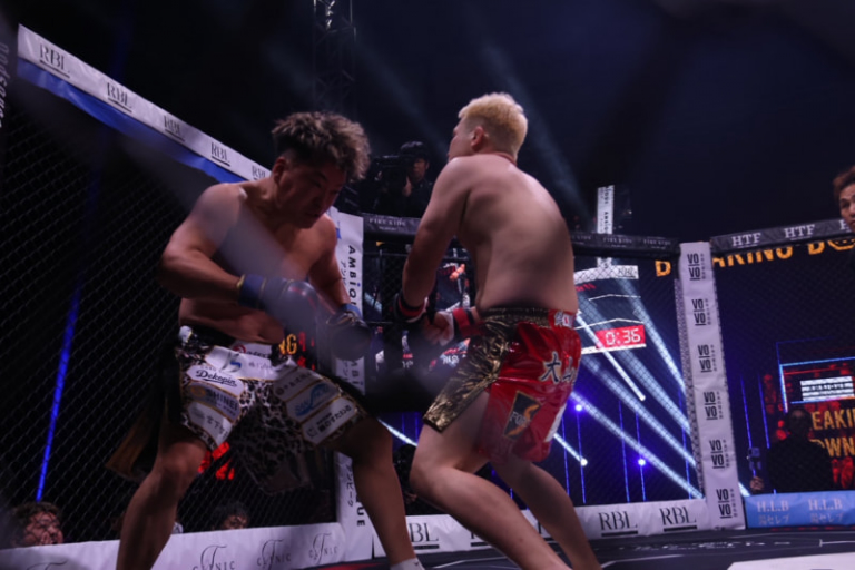 “Mr.BD”川島悠汰、壮絶KO負け！寿希也のフックに前のめりに沈み、立てず - eFight【イーファイト】格闘技情報を毎日配信！